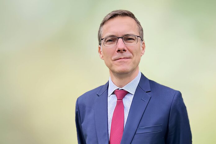 Former Bird & Bird arbitrator Nicholas Peacock flies solo | India | Law ...